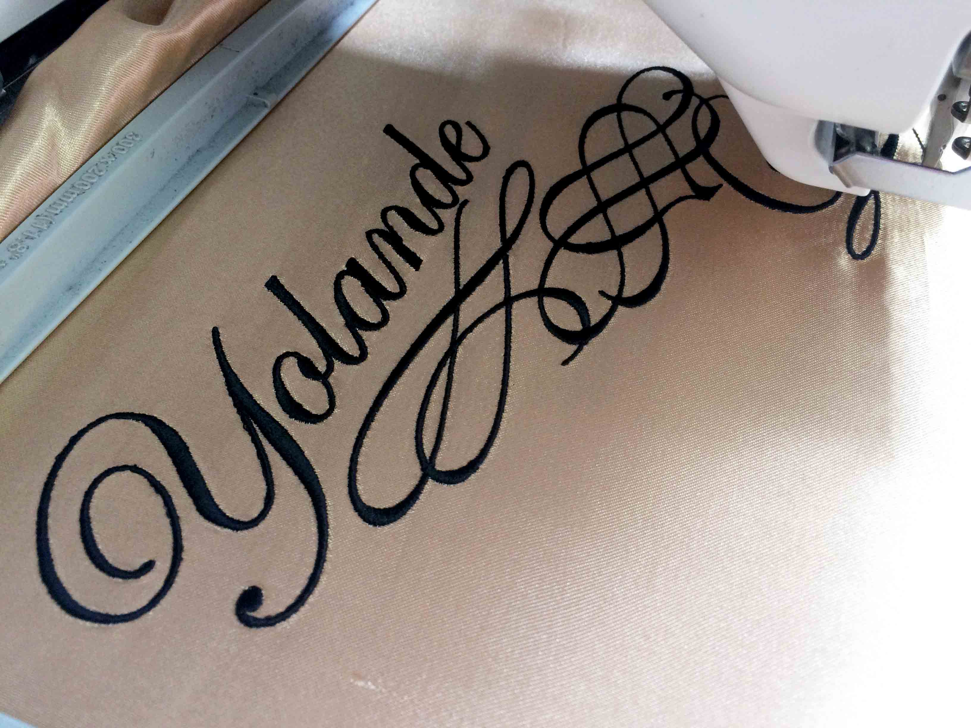 Dream Gift: Custom Embroidered Bed Sheets - elaundry